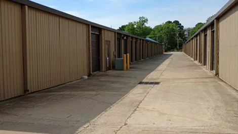 Storage Units in Ridgeland, MS at 130 Centre St | Devon